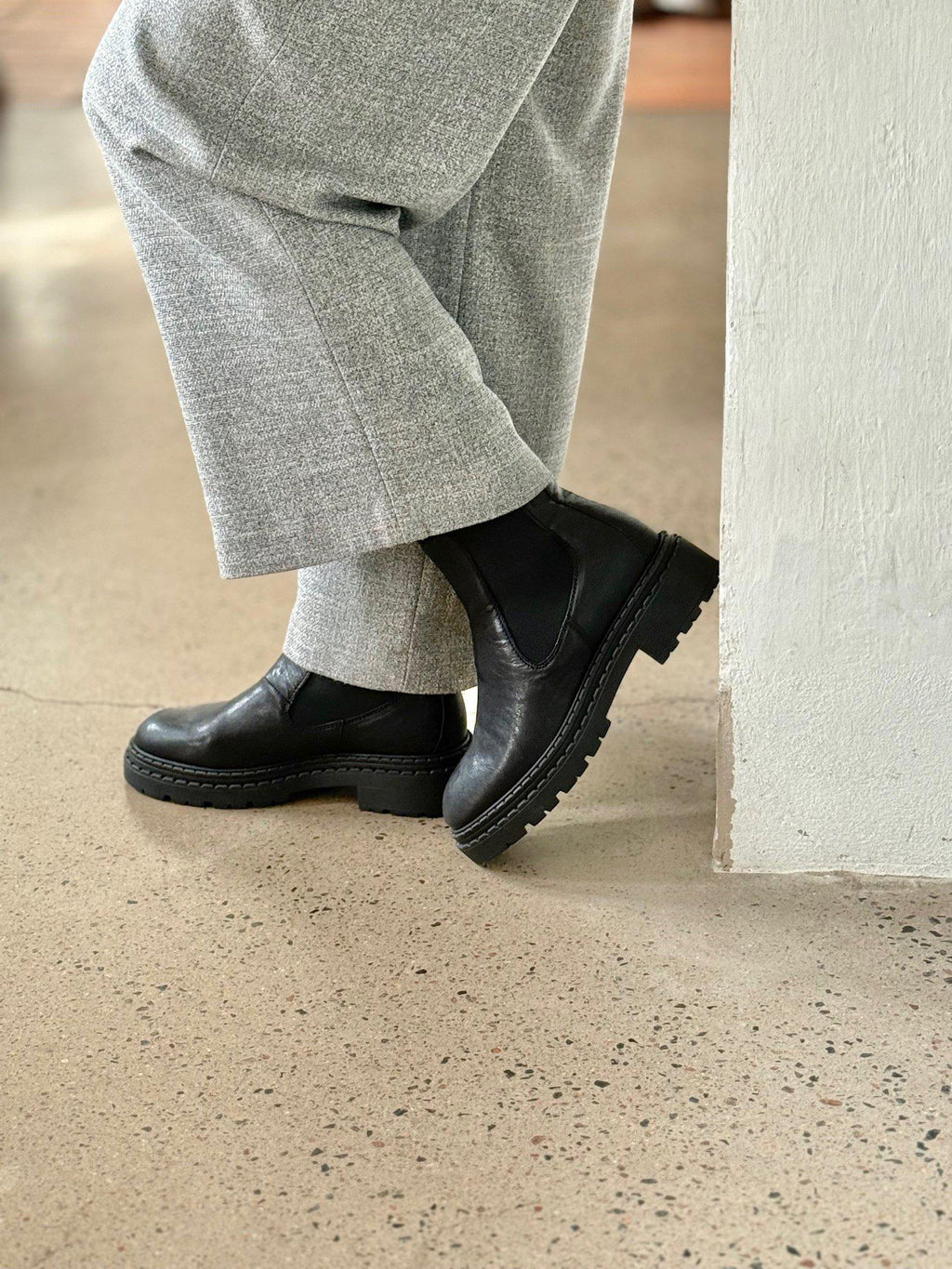 Sonja Chelsea boots — Black – Ten Points